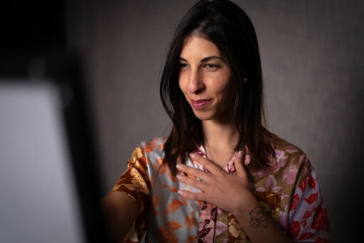 בָּרוּשְקָה | עמית בר - כותבת תוכן למגזינים ועסקים נוצצים במיוחד